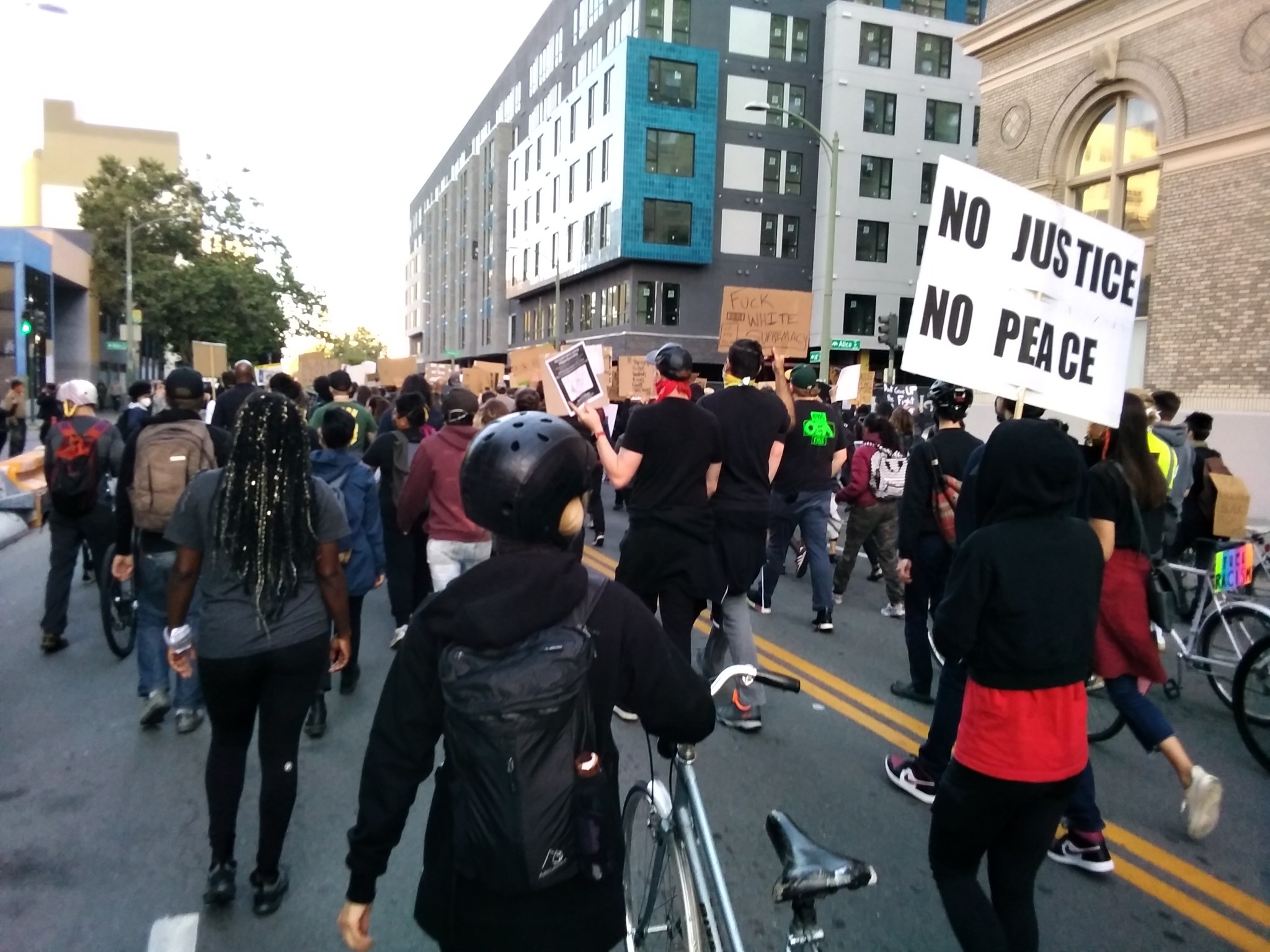 Protesters, Here’s How To Set Up a Cheap Burner Phone
