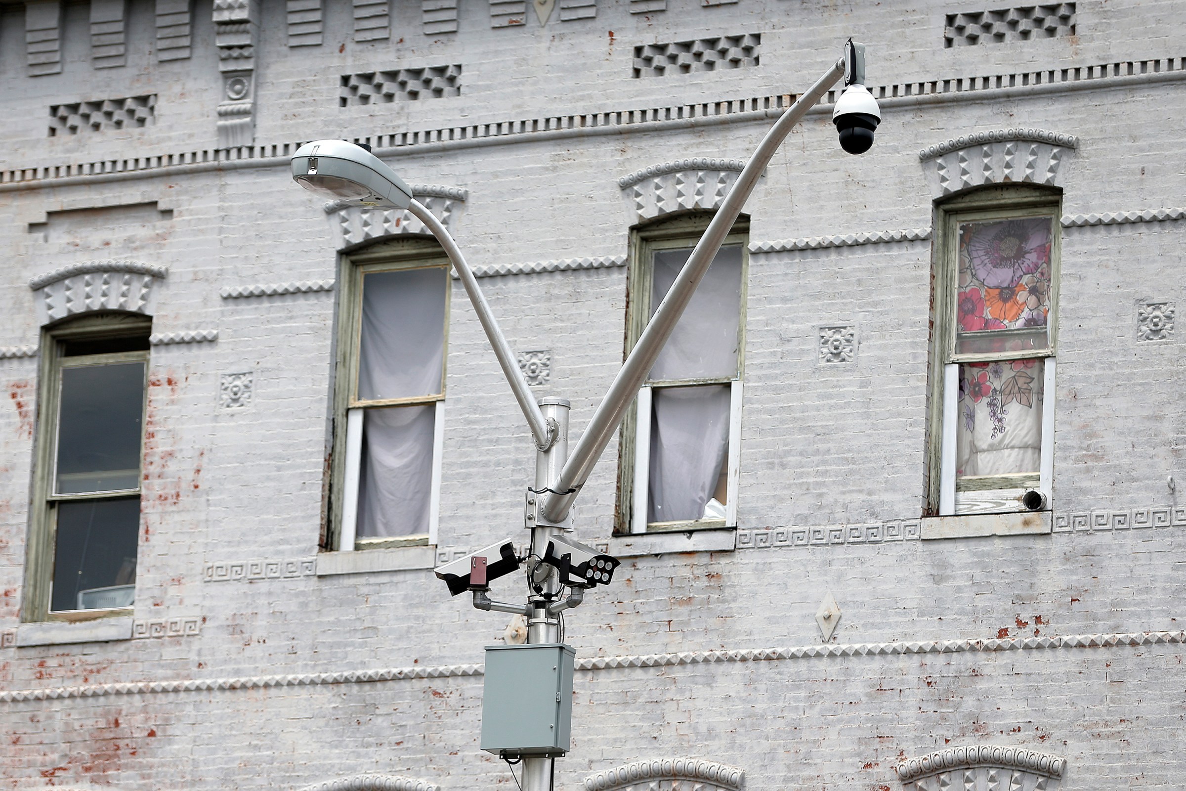 LexisNexis Helps ICE Spy, Track Cars, and Try to Predict Crime